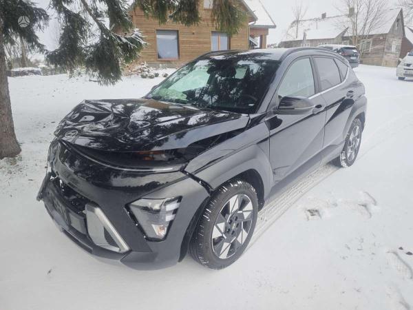 Melns Hyundai Kona 2024 Telšiai, ar dzinēja tilpumu 1.60 L un nobraukumu 16 tūkst. km par 10800 €, foto 1 vietnē AUTOMOTO.COM.LV