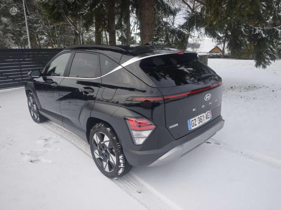 Melns Hyundai Kona 2024 Telšiai, ar dzinēja tilpumu 1.60 L un nobraukumu 16 tūkst. km par 10800 €, foto 3 vietnē AUTOMOTO.COM.LV