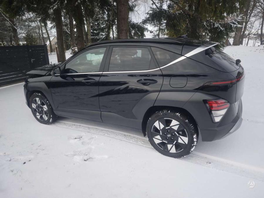 Melns Hyundai Kona 2024 Telšiai, ar dzinēja tilpumu 1.60 L un nobraukumu 16 tūkst. km par 10800 €, foto 4 vietnē AUTOMOTO.COM.LV