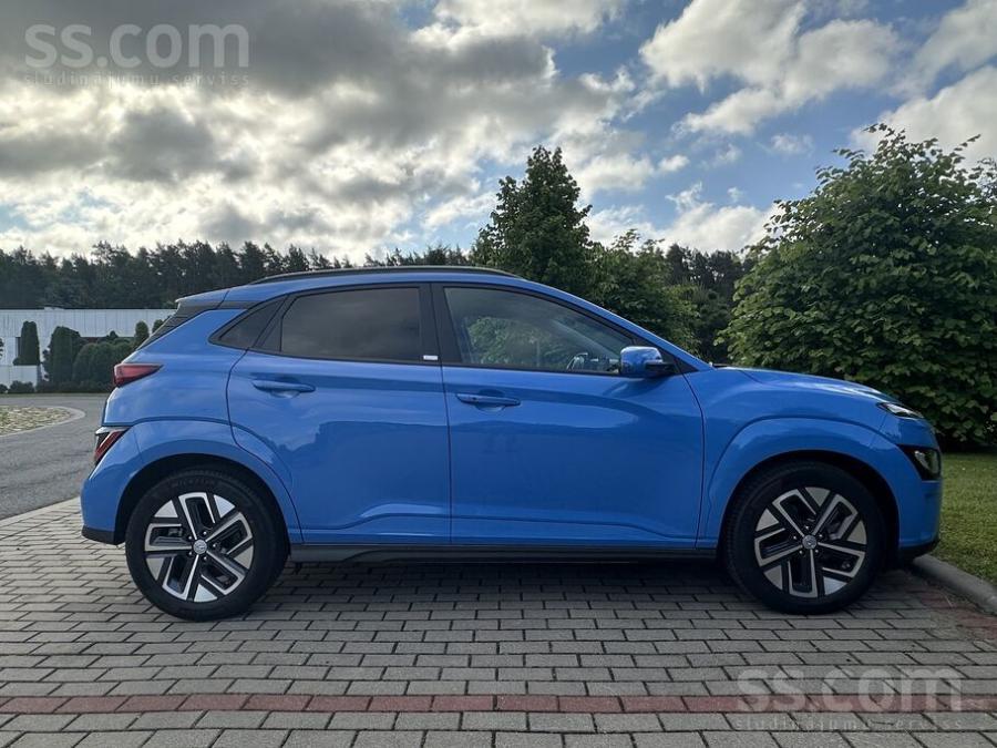Blue Hyundai Kona 2021 in Riga, with an engine capacity of 0.00 L and mileage of 34 thousand km for 17800 €, photo 5 on AUTOMOTO.COM.LV