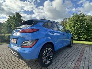 Blue Hyundai Kona 2021 in Riga, with an engine capacity of 0.00 L and mileage of 34 thousand km for 17800 €, photo 6 on AUTOMOTO.COM.LV