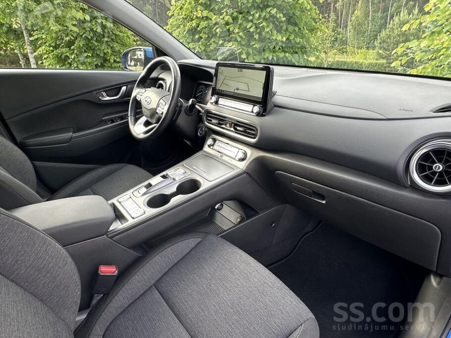 Blue Hyundai Kona 2021 in Riga, with an engine capacity of 0.00 L and mileage of 34 thousand km for 17800 €, photo 19 on AUTOMOTO.COM.LV