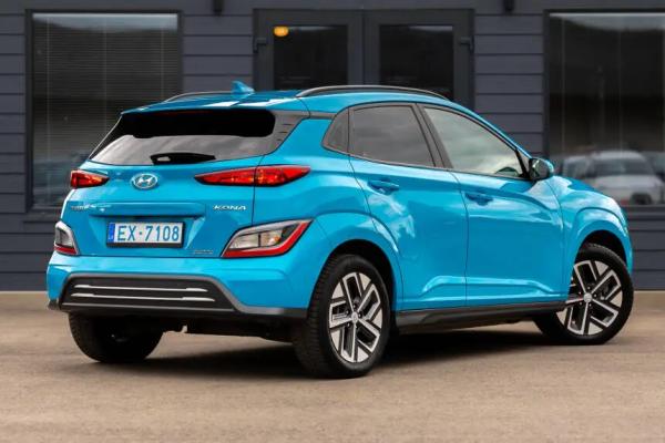 Blue Hyundai Kona 2021 in Jelgava, with an engine capacity of 0.10 L and mileage of 23 thousand km for 18950 €, photo 4 on AUTOMOTO.COM.LV