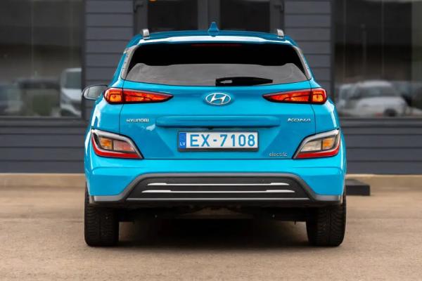 Blue Hyundai Kona 2021 in Jelgava, with an engine capacity of 0.10 L and mileage of 23 thousand km for 18950 €, photo 7 on AUTOMOTO.COM.LV