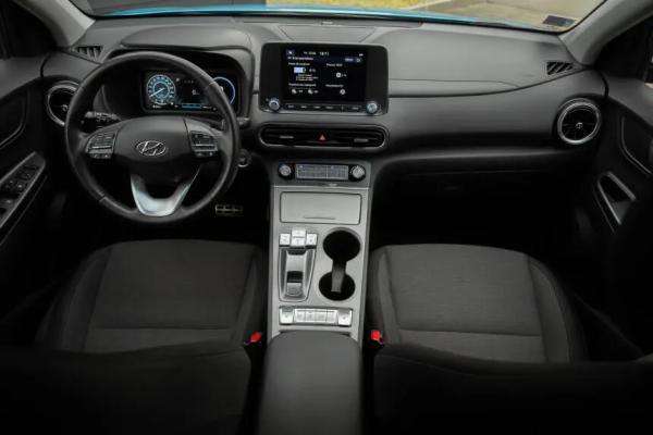 Blue Hyundai Kona 2021 in Jelgava, with an engine capacity of 0.10 L and mileage of 23 thousand km for 18950 €, photo 8 on AUTOMOTO.COM.LV