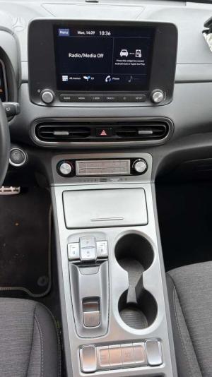 Zils Hyundai Kona 2021 Jonava, ar dzinēja tilpumu 0.00 L un nobraukumu 76 tūkst. km par 9650 €, foto 24 vietnē AUTOMOTO.COM.LV