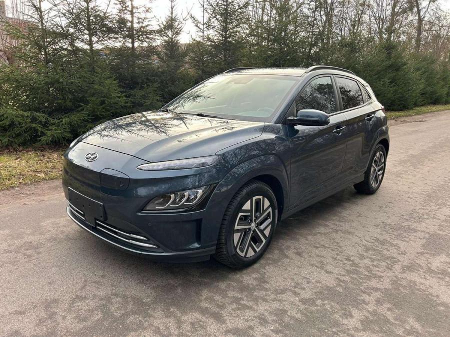 Blue Hyundai Kona 2022 in Kaunas, with an engine capacity of 0.00 L and mileage of 33 thousand km for 15900 €, photo 1 on AUTOMOTO.COM.LV
