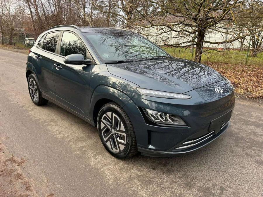 Blue Hyundai Kona 2022 in Kaunas, with an engine capacity of 0.00 L and mileage of 33 thousand km for 15900 €, photo 2 on AUTOMOTO.COM.LV