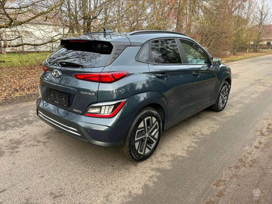 Blue Hyundai Kona 2022 in Kaunas, with an engine capacity of 0.00 L and mileage of 33 thousand km for 15900 €, photo 4 on AUTOMOTO.COM.LV