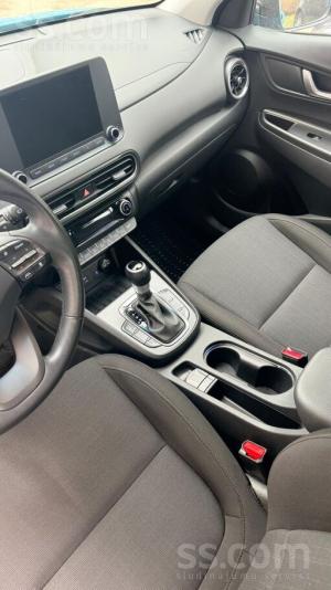 Blue Hyundai Kona 2022 in Ogre, with an engine capacity of 1.60 L and mileage of 45 thousand km for 15000 €, photo 6 on AUTOMOTO.COM.LV