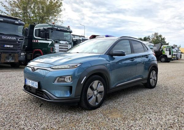 Blue Hyundai Kona 2019 in Riga, with an engine capacity of 1.00 L and mileage of 137 thousand km for 16900 €, photo 1 on AUTOMOTO.COM.LV