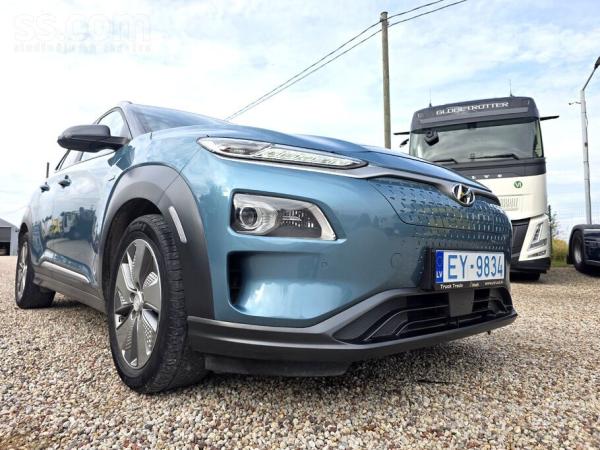 Blue Hyundai Kona 2019 in Riga, with an engine capacity of 1.00 L and mileage of 137 thousand km for 16900 €, photo 6 on AUTOMOTO.COM.LV