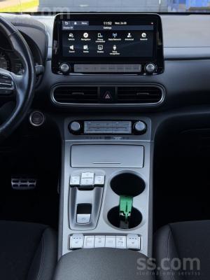 Blue Hyundai Kona 2020 in Riga, with an engine capacity of 1.60 L and mileage of 134 thousand km for 19980 €, photo 13 on AUTOMOTO.COM.LV