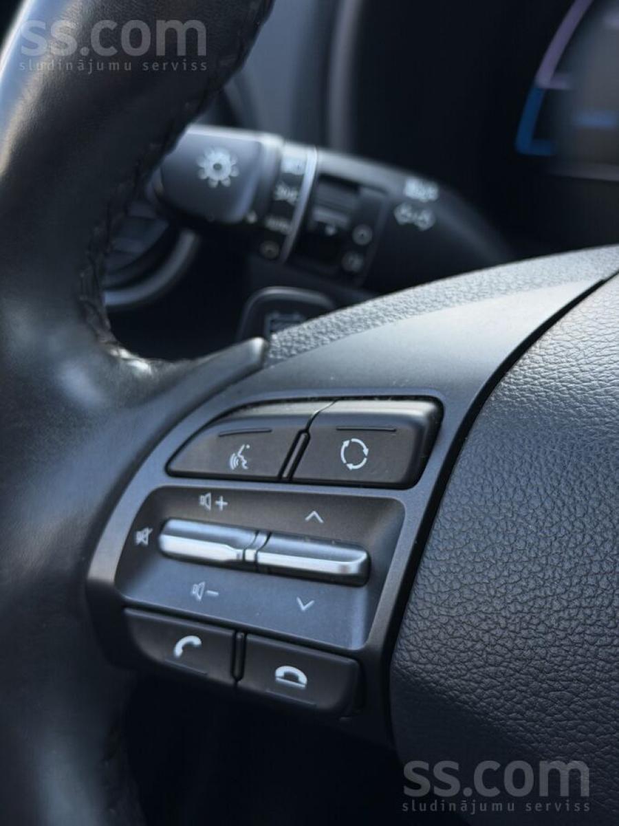 Blue Hyundai Kona 2020 in Riga, with an engine capacity of 1.60 L and mileage of 134 thousand km for 19980 €, photo 17 on AUTOMOTO.COM.LV