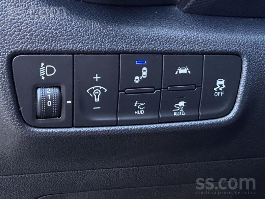 Blue Hyundai Kona 2020 in Riga, with an engine capacity of 1.60 L and mileage of 134 thousand km for 19980 €, photo 19 on AUTOMOTO.COM.LV