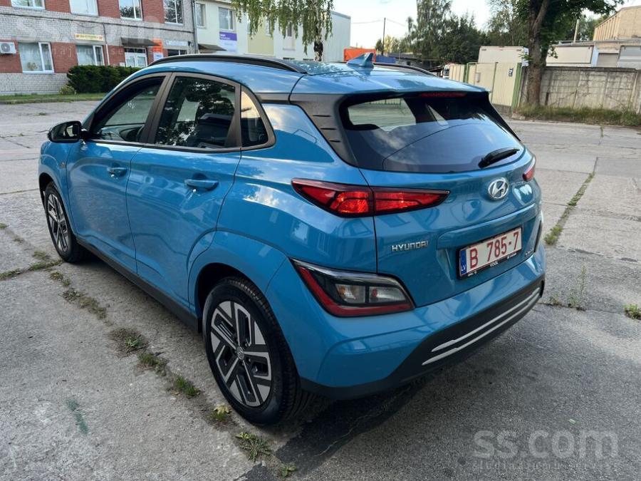 Blue Hyundai Kona 2022 in Riga, with an engine capacity of 1.00 L and mileage of 32 thousand km for 18450 €, photo 4 on AUTOMOTO.COM.LV