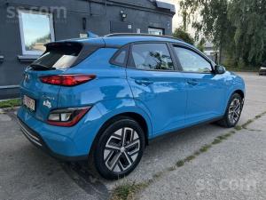 Blue Hyundai Kona 2022 in Riga, with an engine capacity of 1.00 L and mileage of 32 thousand km for 18450 €, photo 5 on AUTOMOTO.COM.LV