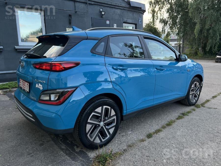 Blue Hyundai Kona 2022 in Riga, with an engine capacity of 1.00 L and mileage of 32 thousand km for 18450 €, photo 5 on AUTOMOTO.COM.LV