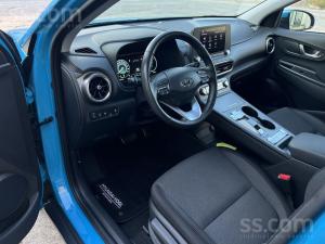 Blue Hyundai Kona 2022 in Riga, with an engine capacity of 1.00 L and mileage of 32 thousand km for 18450 €, photo 10 on AUTOMOTO.COM.LV