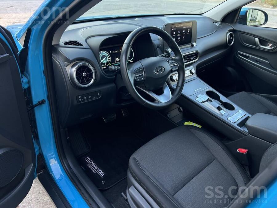 Blue Hyundai Kona 2022 in Riga, with an engine capacity of 1.00 L and mileage of 32 thousand km for 18450 €, photo 10 on AUTOMOTO.COM.LV