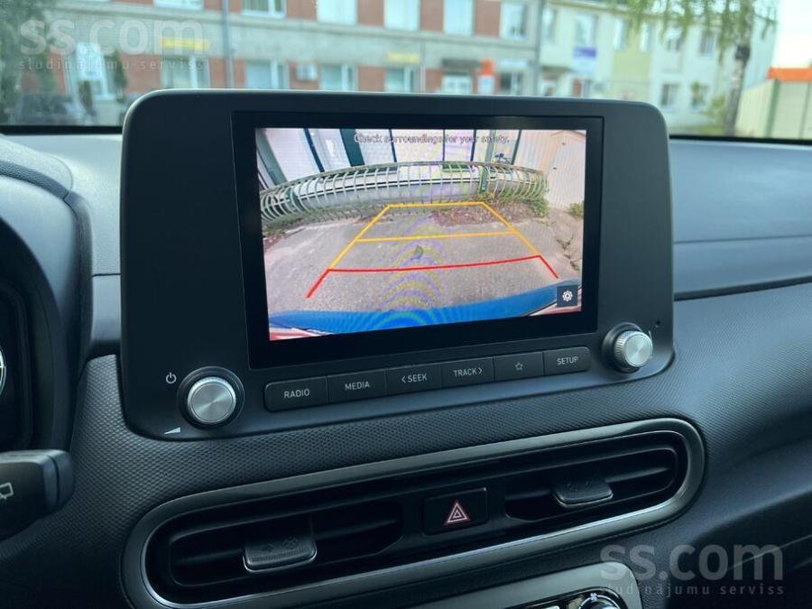 Blue Hyundai Kona 2022 in Riga, with an engine capacity of 1.00 L and mileage of 32 thousand km for 18450 €, photo 12 on AUTOMOTO.COM.LV