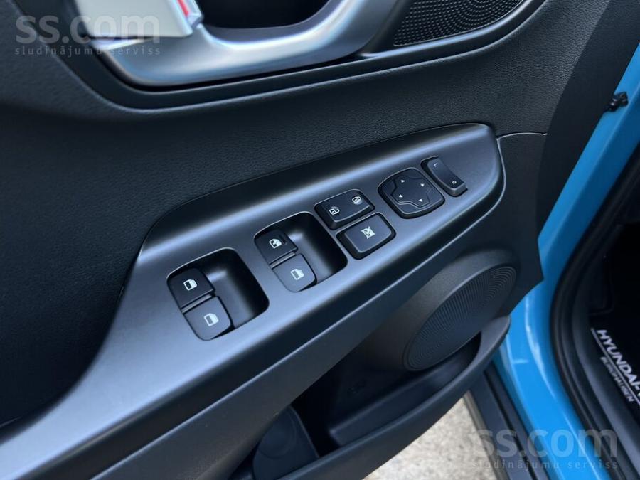 Blue Hyundai Kona 2022 in Riga, with an engine capacity of 1.00 L and mileage of 32 thousand km for 18450 €, photo 15 on AUTOMOTO.COM.LV