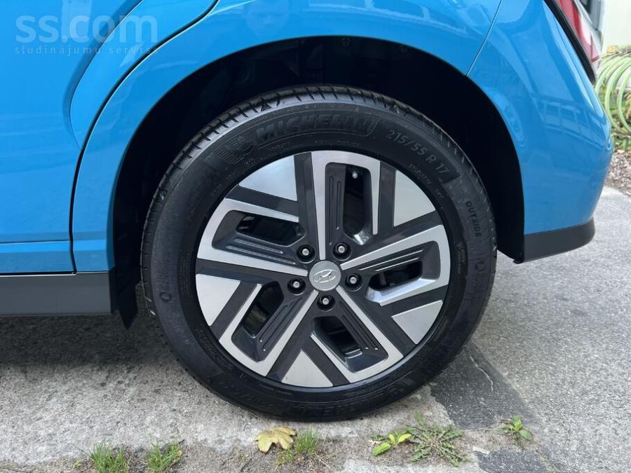 Blue Hyundai Kona 2022 in Riga, with an engine capacity of 1.00 L and mileage of 32 thousand km for 18450 €, photo 29 on AUTOMOTO.COM.LV