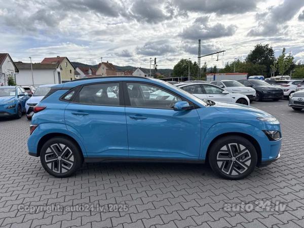 Blue Hyundai Kona 2023 in Tallinn, with an engine capacity of 0.00 L and mileage of 45 thousand km for 24900 €, photo 2 on AUTOMOTO.COM.LV