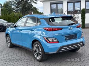 Blue Hyundai Kona 2023 in Tallinn, with an engine capacity of 0.00 L and mileage of 45 thousand km for 24900 €, photo 5 on AUTOMOTO.COM.LV