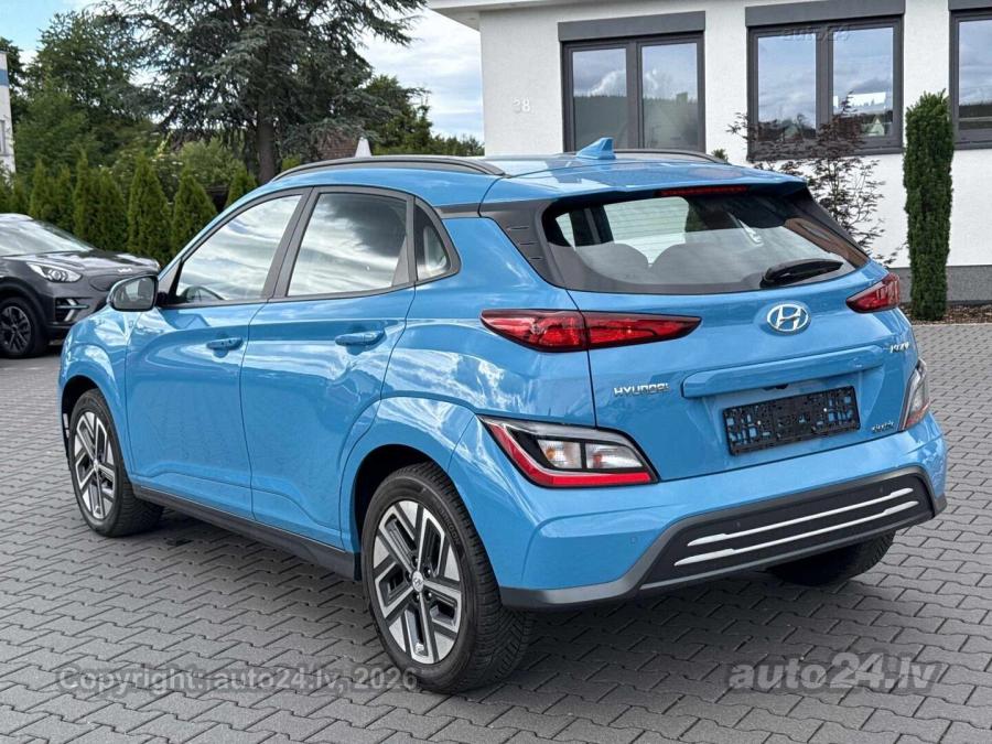 Blue Hyundai Kona 2023 in Tallinn, with an engine capacity of 0.00 L and mileage of 45 thousand km for 24900 €, photo 5 on AUTOMOTO.COM.LV
