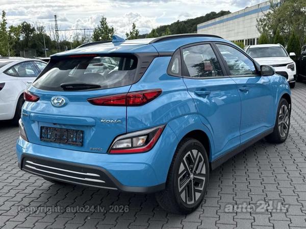 Blue Hyundai Kona 2023 in Tallinn, with an engine capacity of 0.00 L and mileage of 45 thousand km for 24900 €, photo 5 on AUTOMOTO.COM.LV