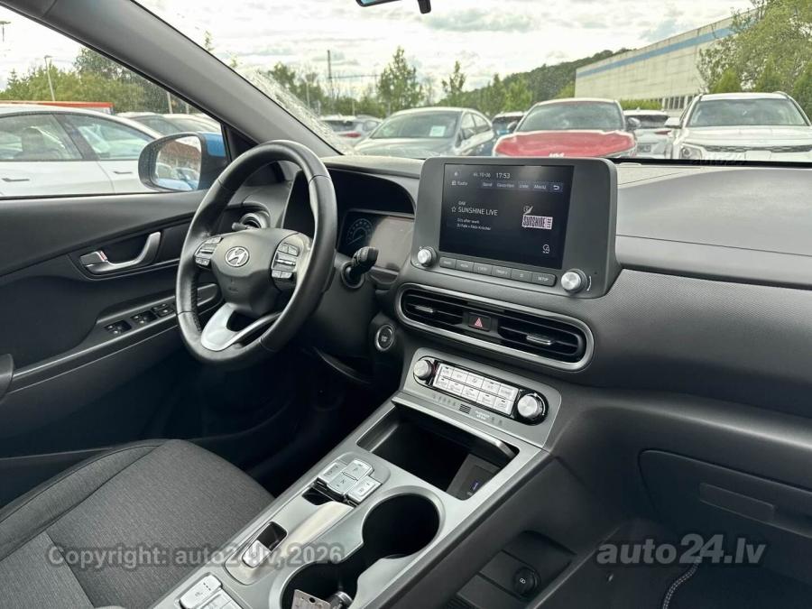 Blue Hyundai Kona 2023 in Tallinn, with an engine capacity of 0.00 L and mileage of 45 thousand km for 24900 €, photo 7 on AUTOMOTO.COM.LV