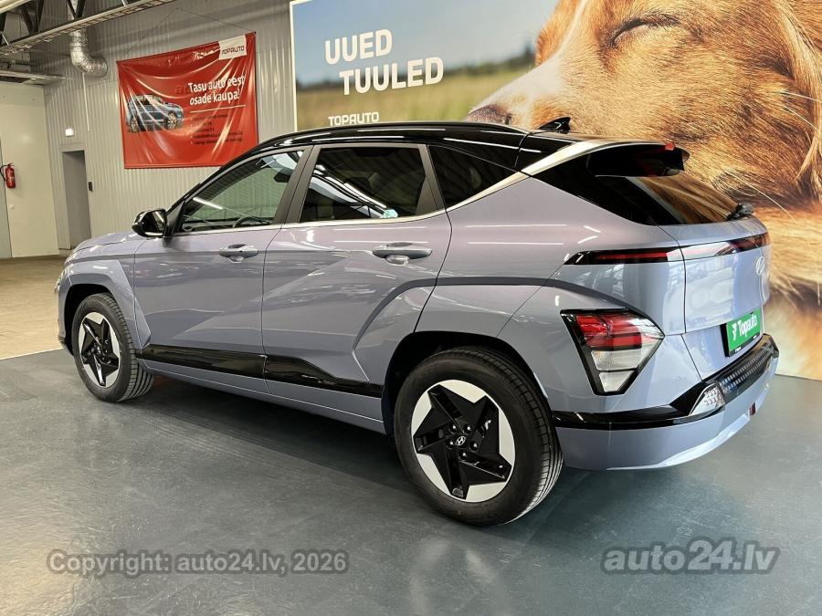 Zils Hyundai Kona 2024 Tallina, ar dzinēja tilpumu 0.00 L un nobraukumu 56 tūkst. km par 35900 €, foto 4 vietnē AUTOMOTO.COM.LV