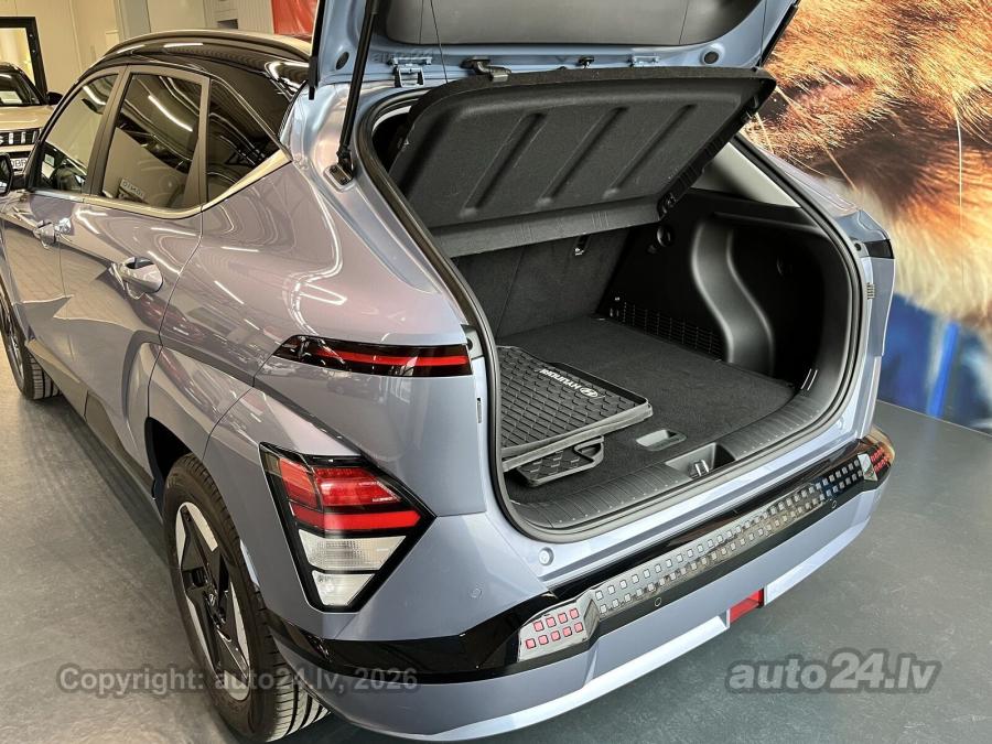 Zils Hyundai Kona 2024 Tallina, ar dzinēja tilpumu 0.00 L un nobraukumu 56 tūkst. km par 35900 €, foto 5 vietnē AUTOMOTO.COM.LV