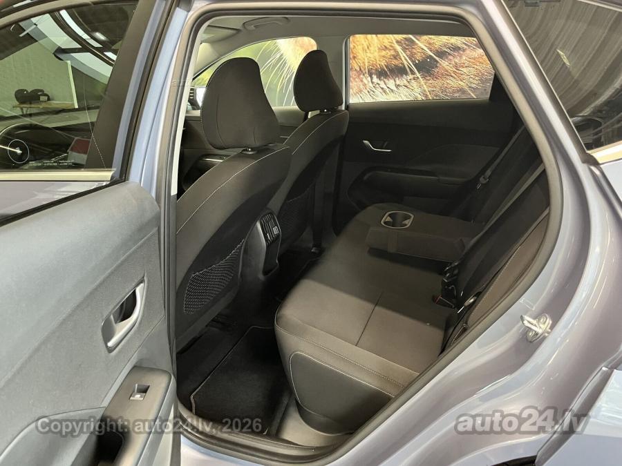 Zils Hyundai Kona 2024 Tallina, ar dzinēja tilpumu 0.00 L un nobraukumu 56 tūkst. km par 35900 €, foto 7 vietnē AUTOMOTO.COM.LV