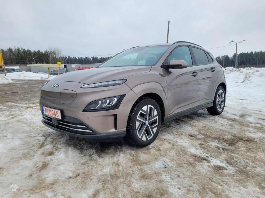 Brown Hyundai Kona 2022 in Vilnius, with an engine capacity of 0.00 L and mileage of 50 thousand km for 15999 €, photo 1 on AUTOMOTO.COM.LV
