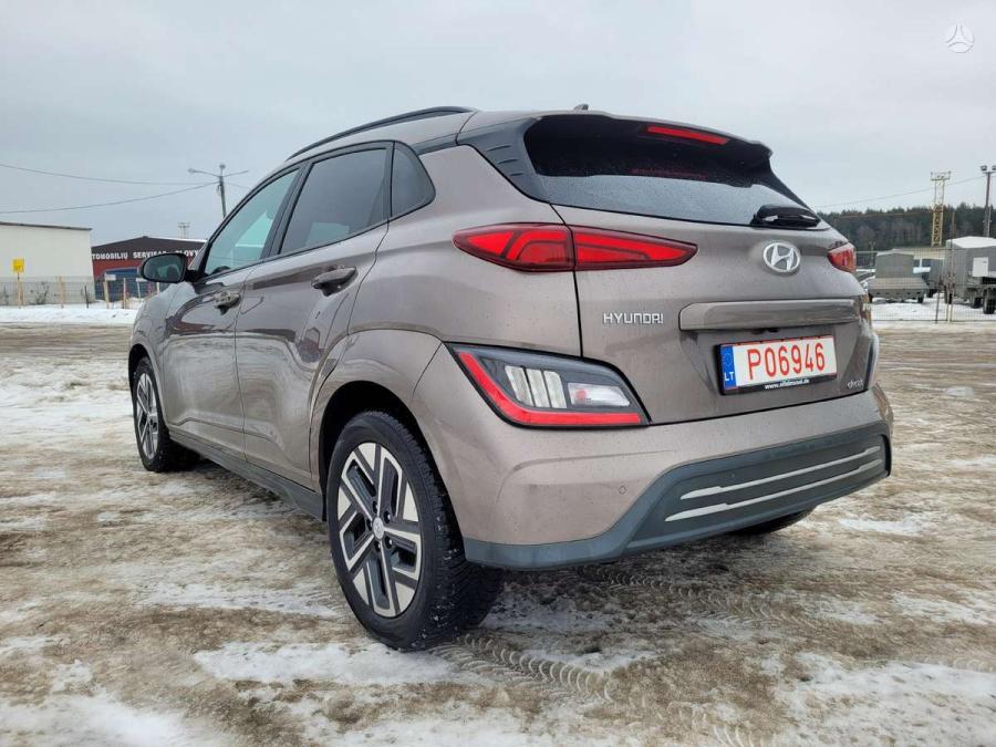 Brown Hyundai Kona 2022 in Vilnius, with an engine capacity of 0.00 L and mileage of 50 thousand km for 15999 €, photo 4 on AUTOMOTO.COM.LV