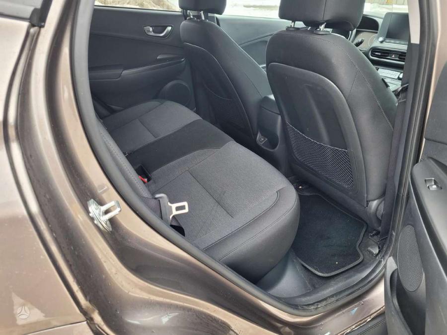 Brown Hyundai Kona 2022 in Vilnius, with an engine capacity of 0.00 L and mileage of 50 thousand km for 15999 €, photo 14 on AUTOMOTO.COM.LV