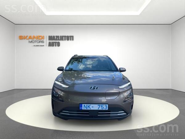 Brown Hyundai Kona 2023 in Riga, with an engine capacity of 0.00 L and mileage of 79 thousand km for 20490 €, photo 2 on AUTOMOTO.COM.LV