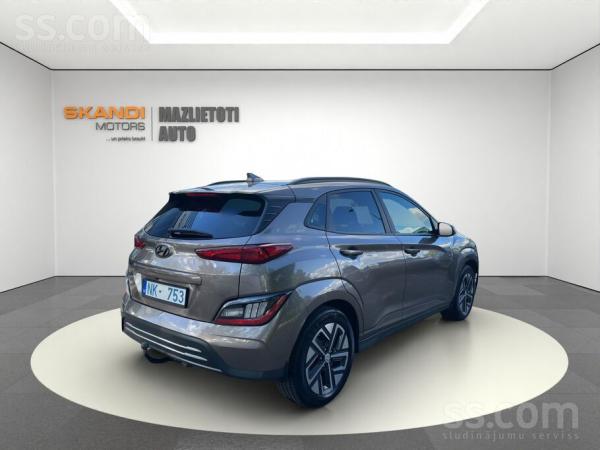 Brown Hyundai Kona 2023 in Riga, with an engine capacity of 0.00 L and mileage of 79 thousand km for 20490 €, photo 6 on AUTOMOTO.COM.LV
