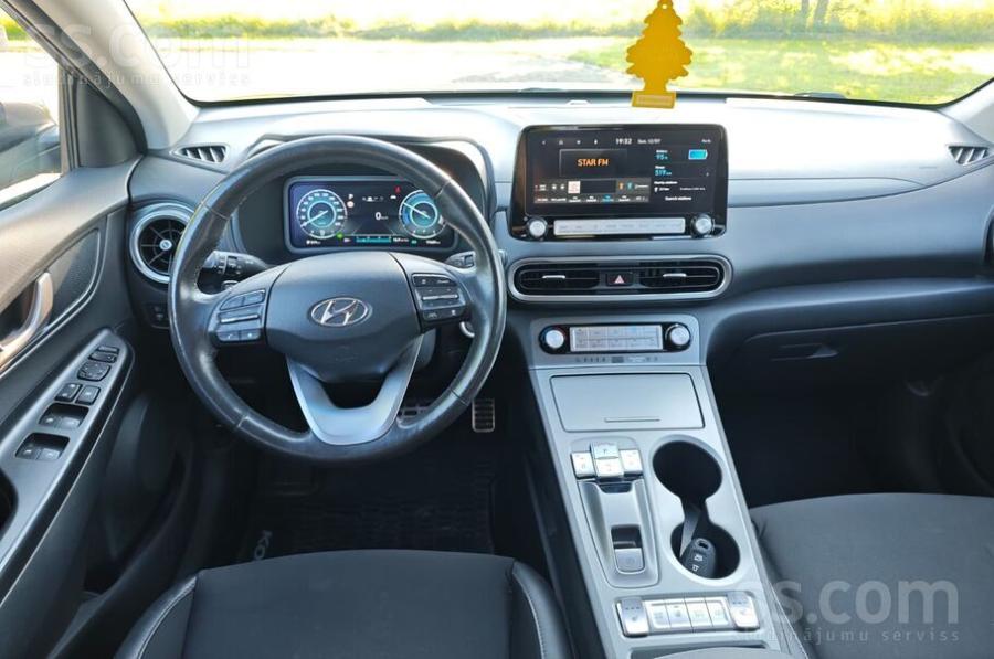 Brown Hyundai Kona 2022 in Liepaja, with an engine capacity of 1.60 L and mileage of 78 thousand km for 24900 €, photo 5 on AUTOMOTO.COM.LV