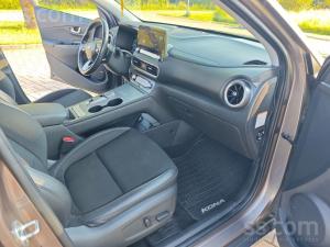Brown Hyundai Kona 2022 in Liepaja, with an engine capacity of 1.60 L and mileage of 78 thousand km for 24900 €, photo 6 on AUTOMOTO.COM.LV