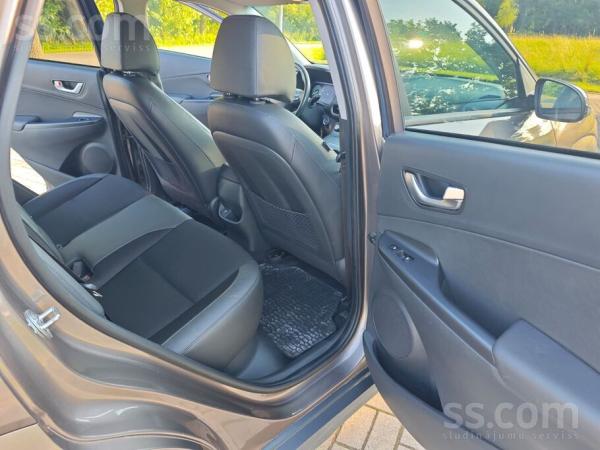 Brown Hyundai Kona 2022 in Liepaja, with an engine capacity of 1.60 L and mileage of 78 thousand km for 24900 €, photo 6 on AUTOMOTO.COM.LV
