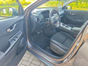 Brown Hyundai Kona 2022 in Liepaja, with an engine capacity of 1.60 L and mileage of 78 thousand km for 24900 €, photo 8 on AUTOMOTO.COM.LV