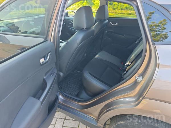 Brown Hyundai Kona 2022 in Liepaja, with an engine capacity of 1.60 L and mileage of 78 thousand km for 24900 €, photo 8 on AUTOMOTO.COM.LV