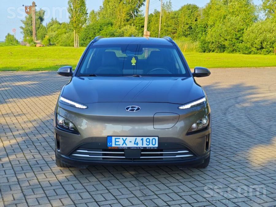Brown Hyundai Kona 2022 in Liepaja, with an engine capacity of 1.60 L and mileage of 78 thousand km for 24900 €, photo 12 on AUTOMOTO.COM.LV