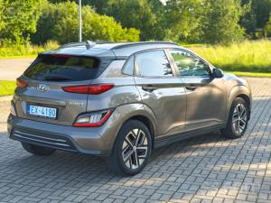 Brown Hyundai Kona 2022 in Liepaja, with an engine capacity of 1.60 L and mileage of 78 thousand km for 24900 €, photo 15 on AUTOMOTO.COM.LV
