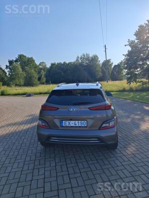 Brown Hyundai Kona 2022 in Liepaja, with an engine capacity of 1.60 L and mileage of 78 thousand km for 24900 €, photo 20 on AUTOMOTO.COM.LV