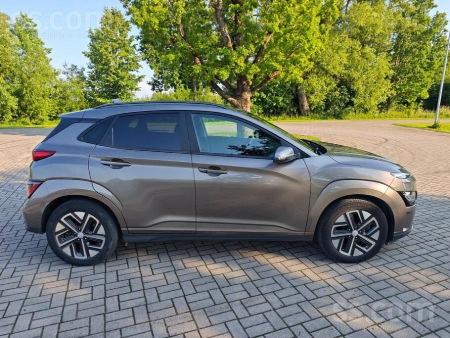 Brown Hyundai Kona 2022 in Liepaja, with an engine capacity of 1.60 L and mileage of 78 thousand km for 24900 €, photo 22 on AUTOMOTO.COM.LV