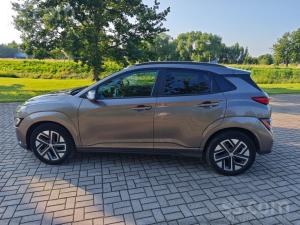 Brown Hyundai Kona 2022 in Liepaja, with an engine capacity of 1.60 L and mileage of 78 thousand km for 24900 €, photo 24 on AUTOMOTO.COM.LV
